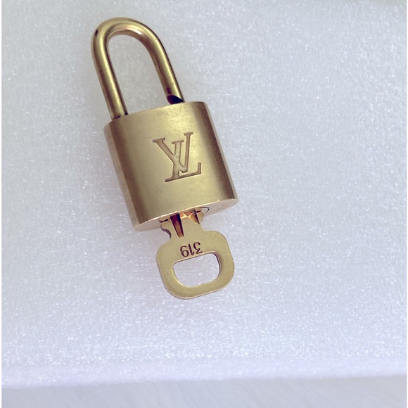 Louis Vuitton | Accessories | Louis Vuitton 39 | Poshmark